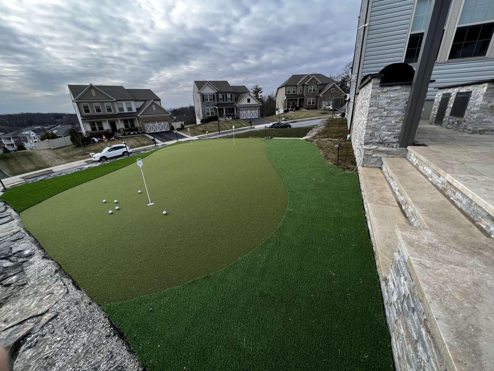 Custom golf putting greens l DeShayes Dream Greens